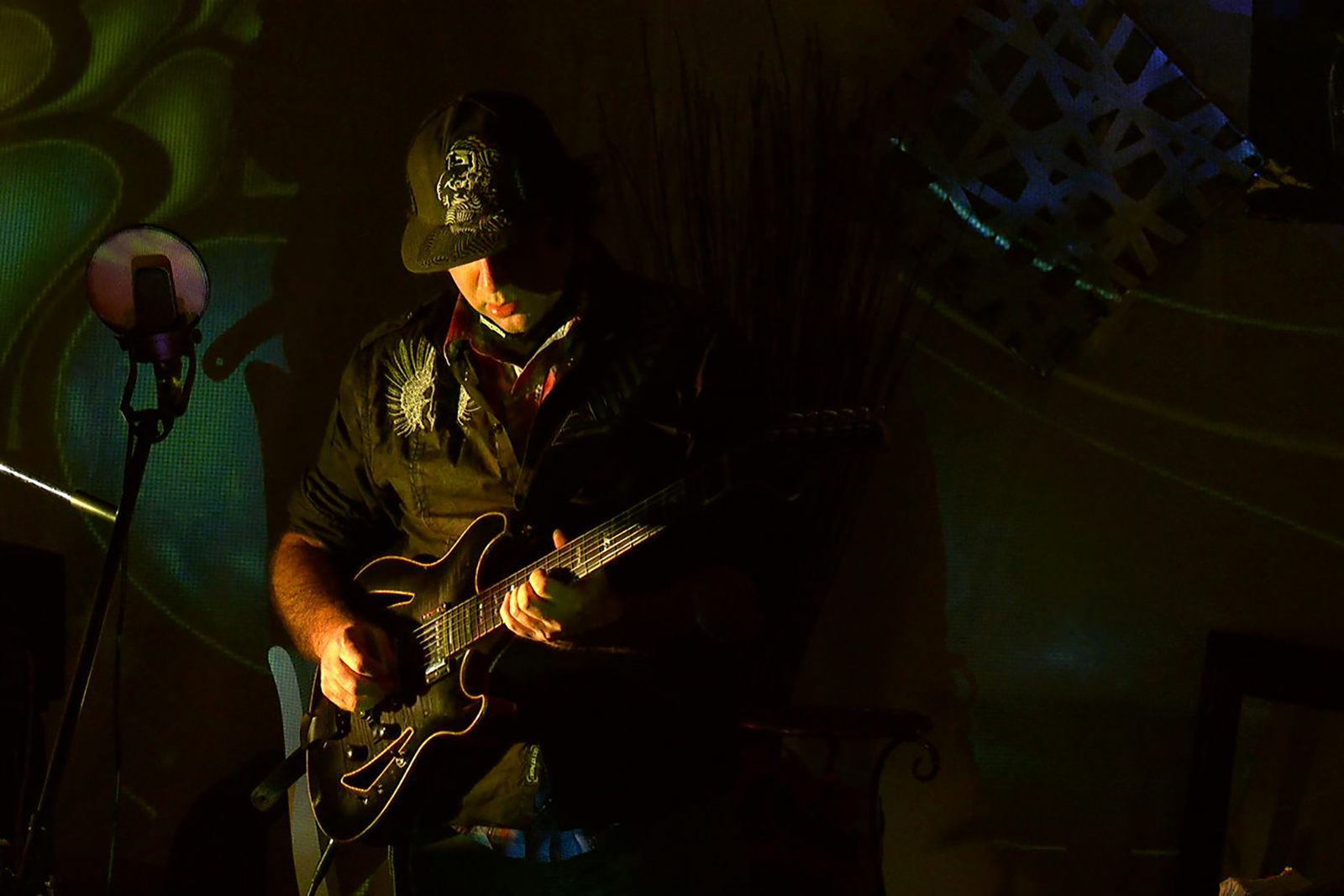 Ari Joshua - LoudSwell